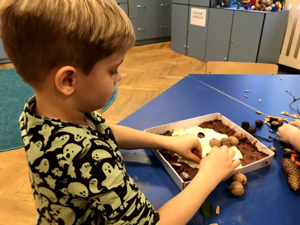 Glina – jesienne obrazy – Prywatne Przedszkole Lauder-Morasha