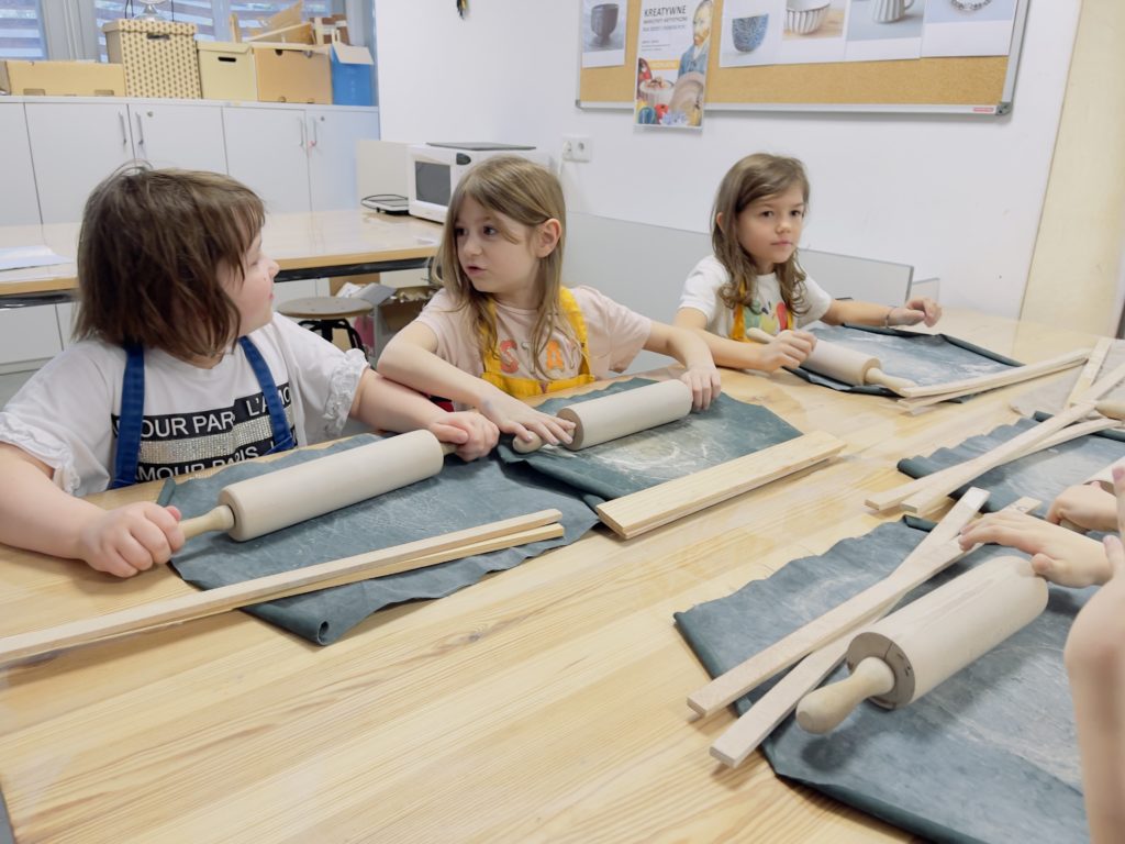 Zajęcia w ArtLabie. Wiosenne Kwiaty – Prywatne Przedszkole Lauder-Morasha