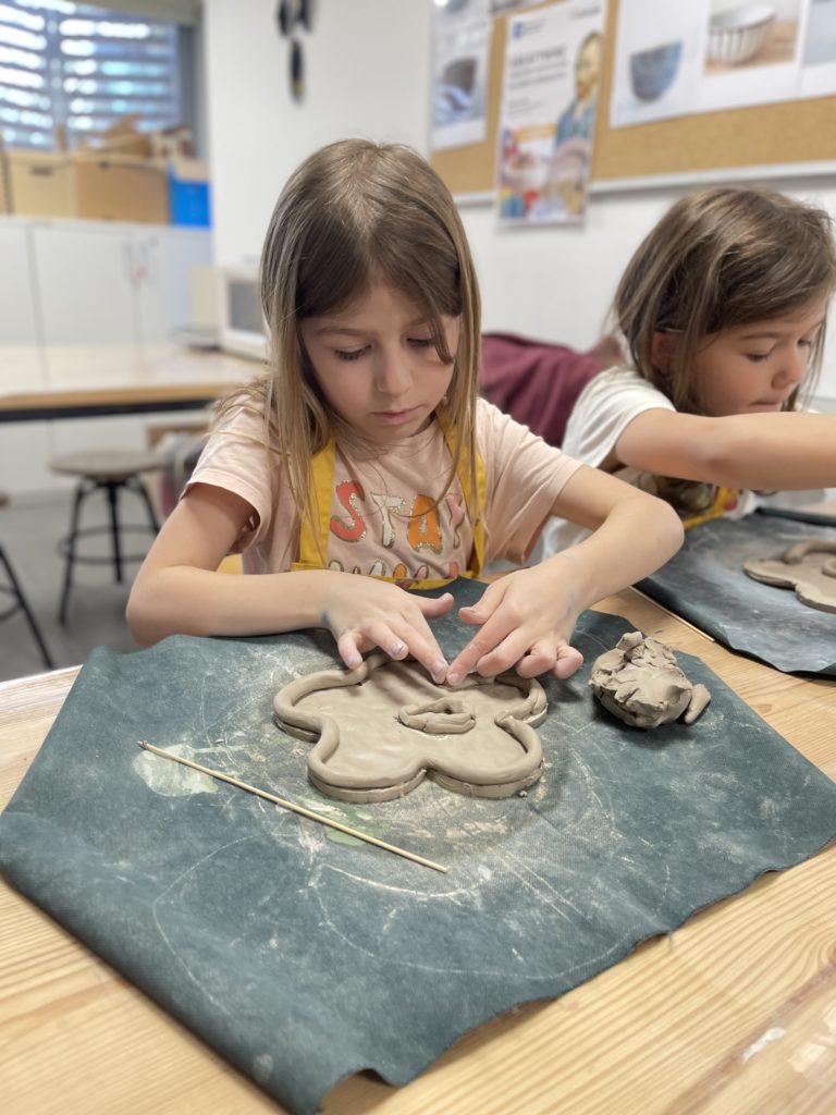 Zajęcia w ArtLabie. Wiosenne Kwiaty – Prywatne Przedszkole Lauder-Morasha